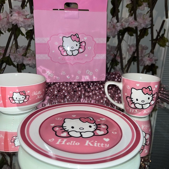 Hello Kitty | Dining | Hello Kitty Dinnerware Plate Mug And Bowl | Poshmark